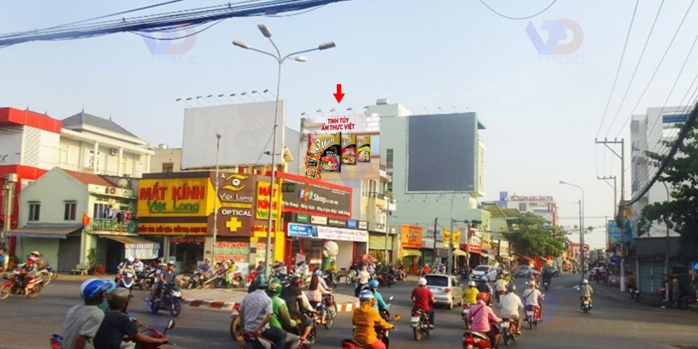 Ngã tư CMT8 - Huỳnh Văn Cù - Vương Di Advertising